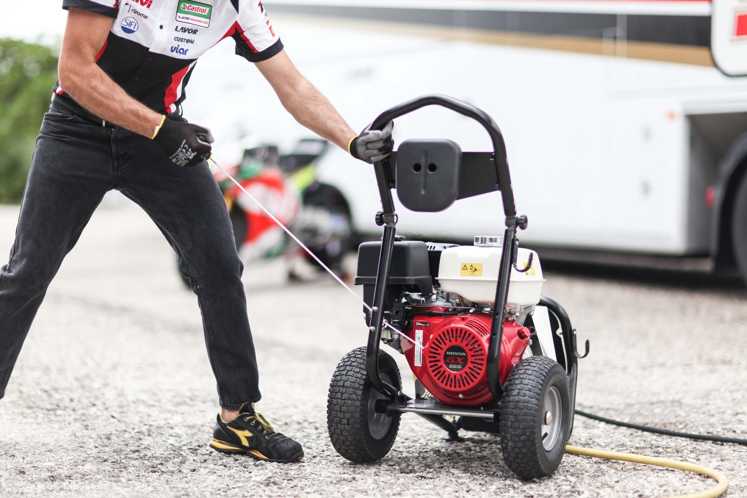 Cleanliness in the transport sector: commercial vehicles, logistics ...