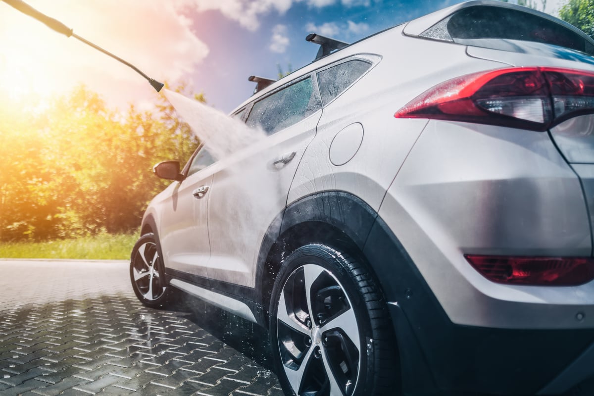 Washing your car with a high pressure washer: tips and pluses