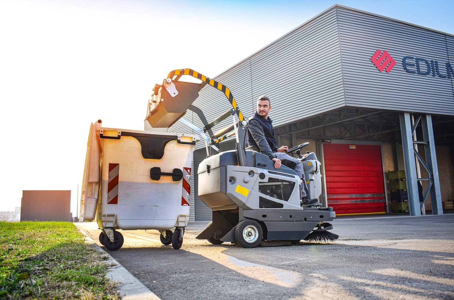 How a floor sweeper works